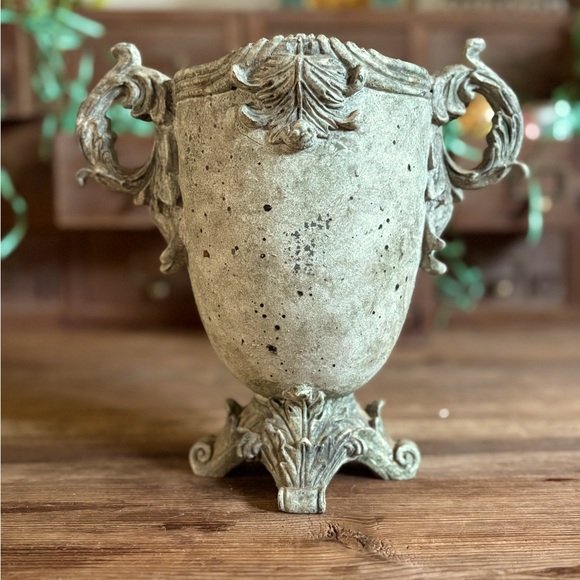 Accents | Resin Urn Made To Look Like Old World Distressed Concrete ...
